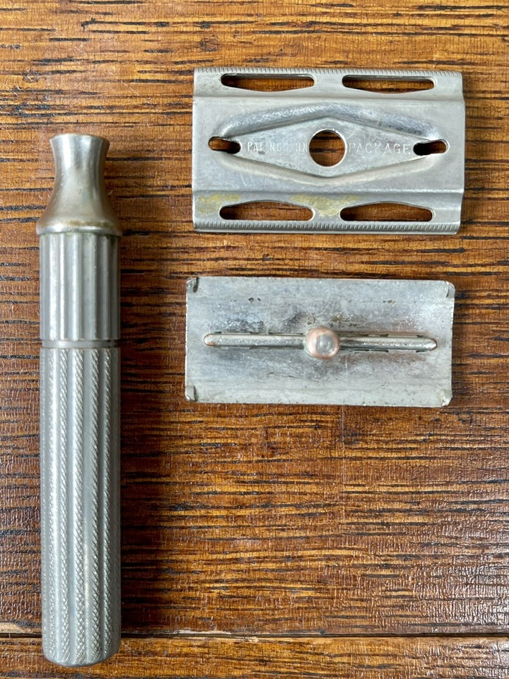 Vintage 1939-1947 GILLETTE three piece double edge safety razor Nickel ...