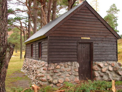 Photo 6x4 Bob Scott's Derry Lodge Rebuilt version of the old bothy ...