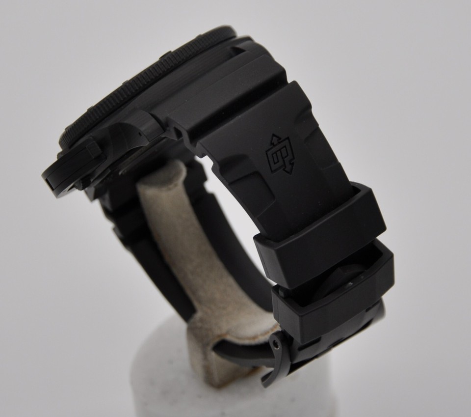 Panerai Submersible Luna Rossa Carbotech Americas Cup PAM01039 47mm ...