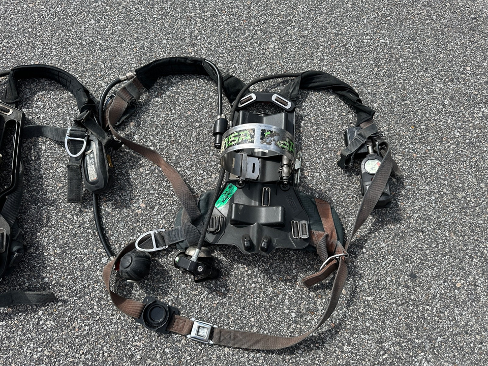 Pair of MSA Firehawk M7 Harnesses SCBA Air Packs - Fast Free Shipping ...
