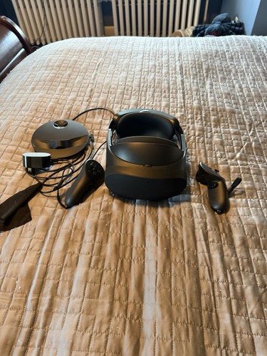 Meta Quest Pro VR Headset 256GB w/ Controllers/Charger - Very Good | eBay