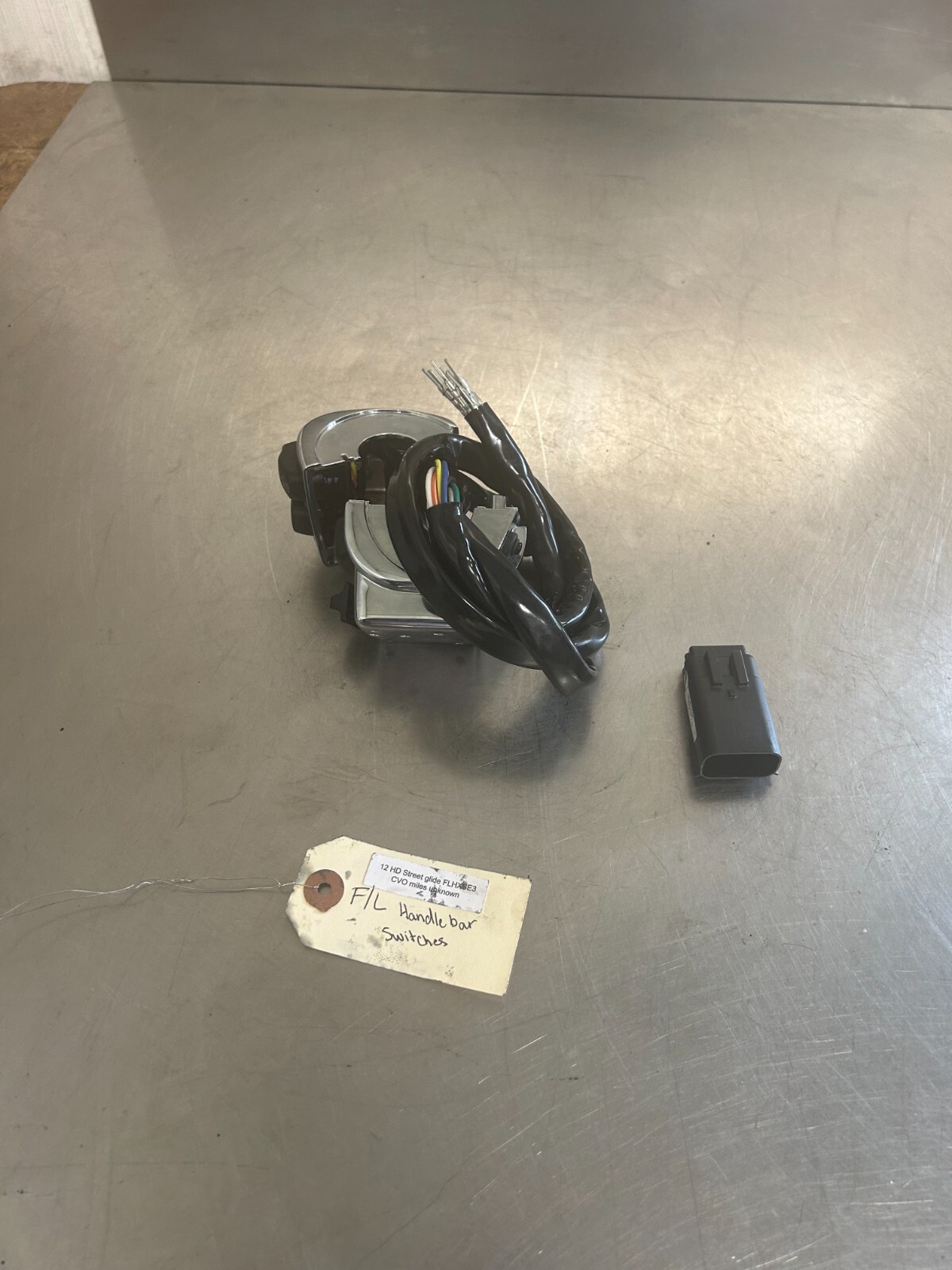 Harley Davidson Volume Control Switch Kit FLHT C OEM 71810 08 for sale ...