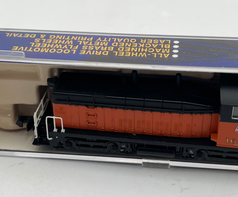 Life-Like N Scale Milwaukee Road MILW SW9/1200 Diesel Locomotive #1643 ...