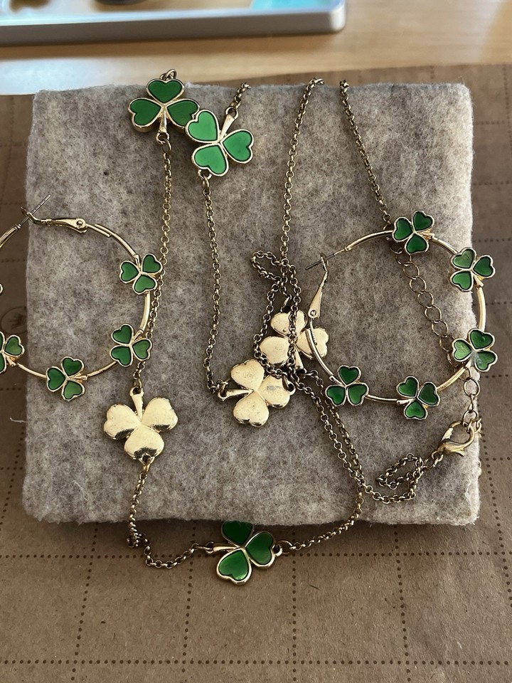 Lot Of St. Patrick’s Day Jewelry Gold, Shamrocks Earrings And Bracelet ...