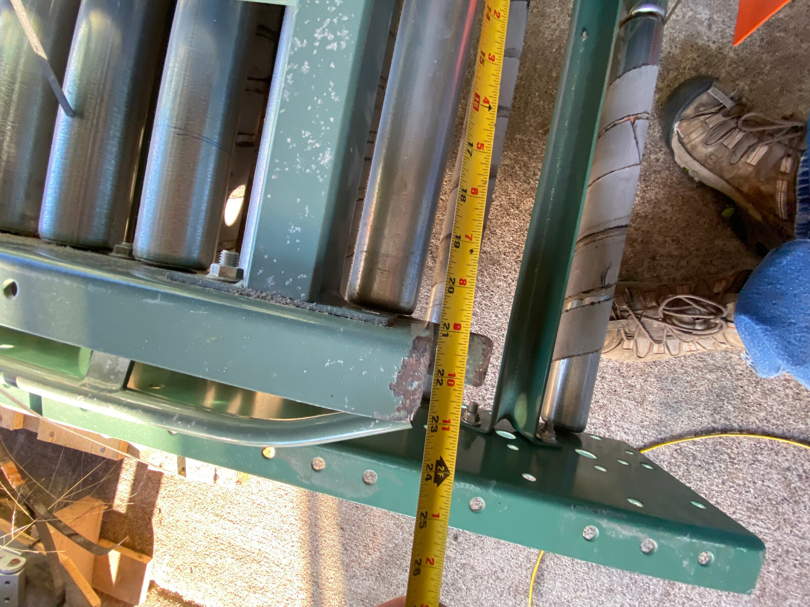 Hytrol Gravity Conveyor Spring Assisted Gate Pass Through 33" 21 ...