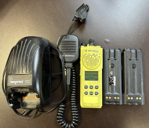 MOTOROLA XTS3000 RADIO 450 to 512 UHF P25 w/CHARGER, MIC AND TWO ...
