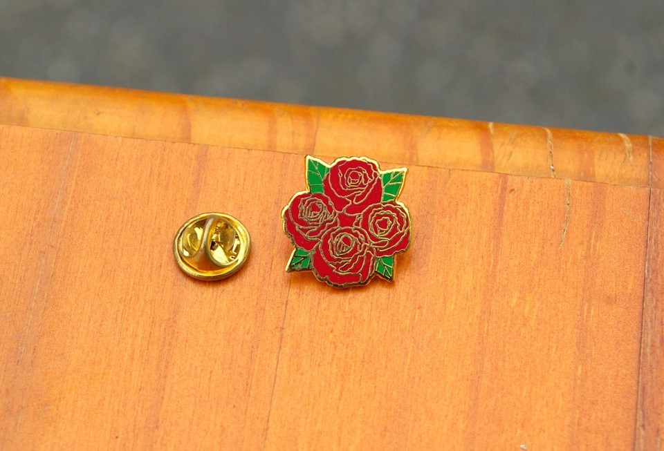 Bouquet of Red Roses Valentine's Day Love Metal Enamel Lapel Pin ...