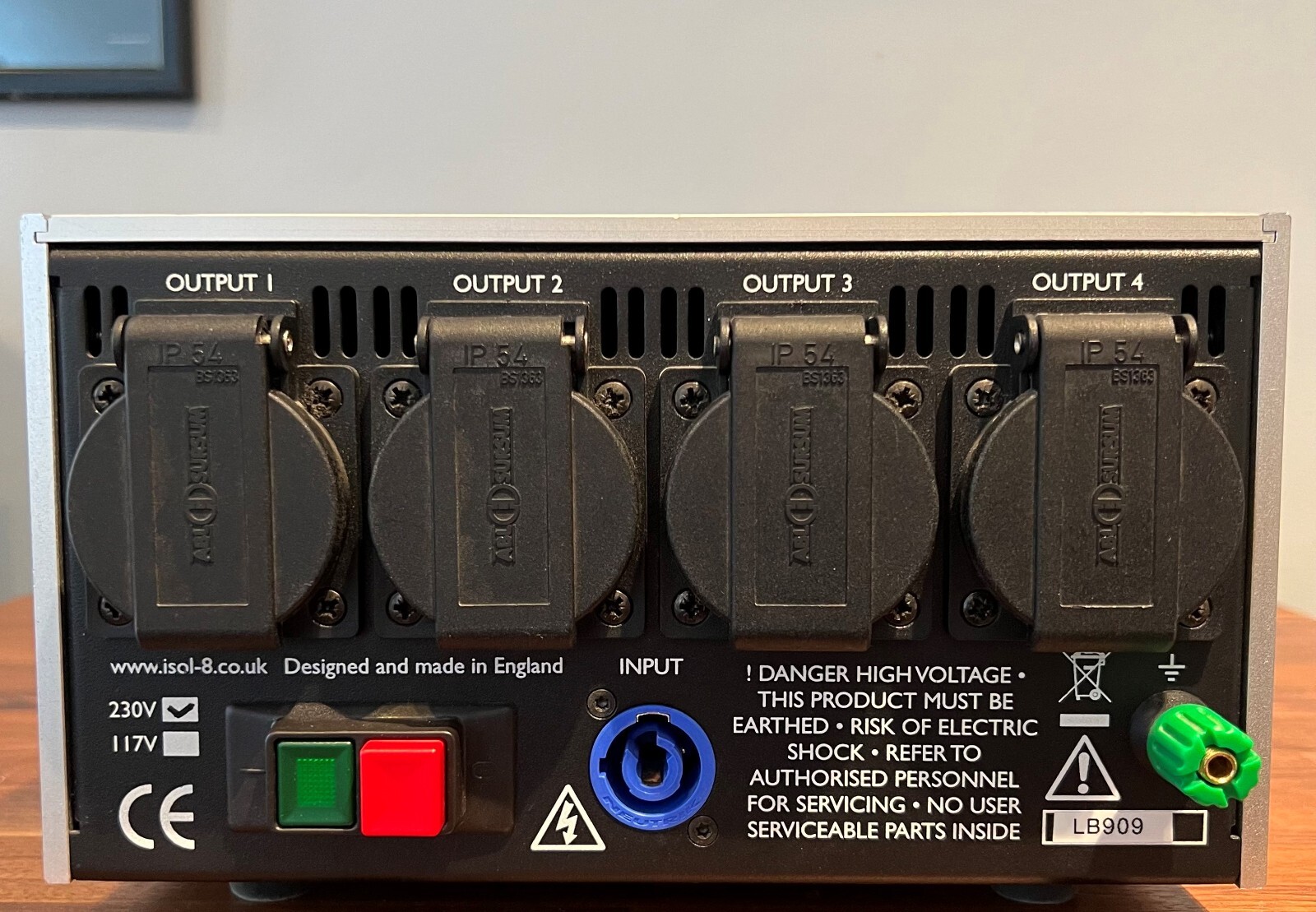ISOL-8 SubStation LC Mains Conditioner with ISOL-8 mains cable included ...