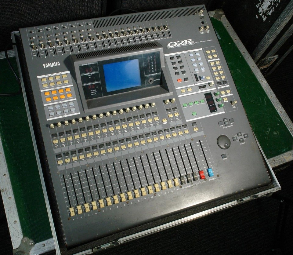 Yamaha 02R 24 Channel Digital Recording Console O2R CD8-AD +Flightcase ...
