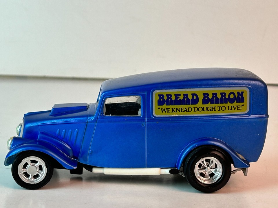 AMT 1933 Willys Panel Truck, Bread Baron Built Model Kit, Original ...