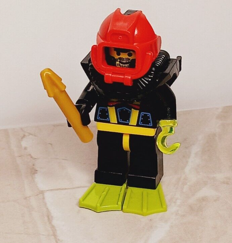 LEGO Deep Sea Diver AQUARAIDERS Trans Green Yellow Hook Hand Harpoon ...