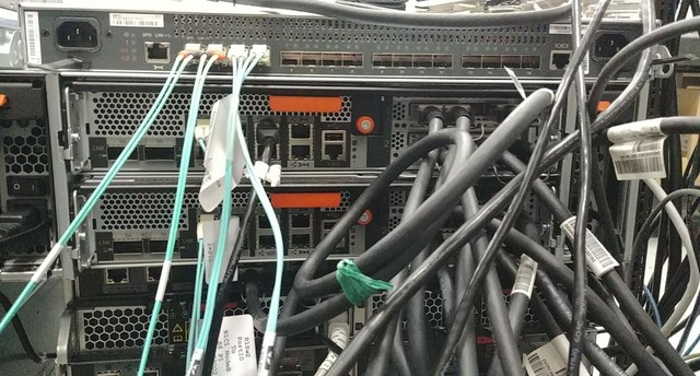 NetApp Fas8020a Filer System FAS8020 W/ Dual Controllers San Rails for ...