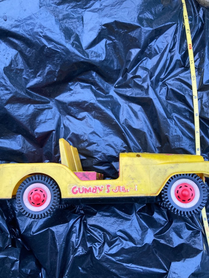*VERY SOOTY DIRTY, NO STEERNG WHEEL* VINTAGE GUMBY CAR YELLOW JEEP 1966 ...