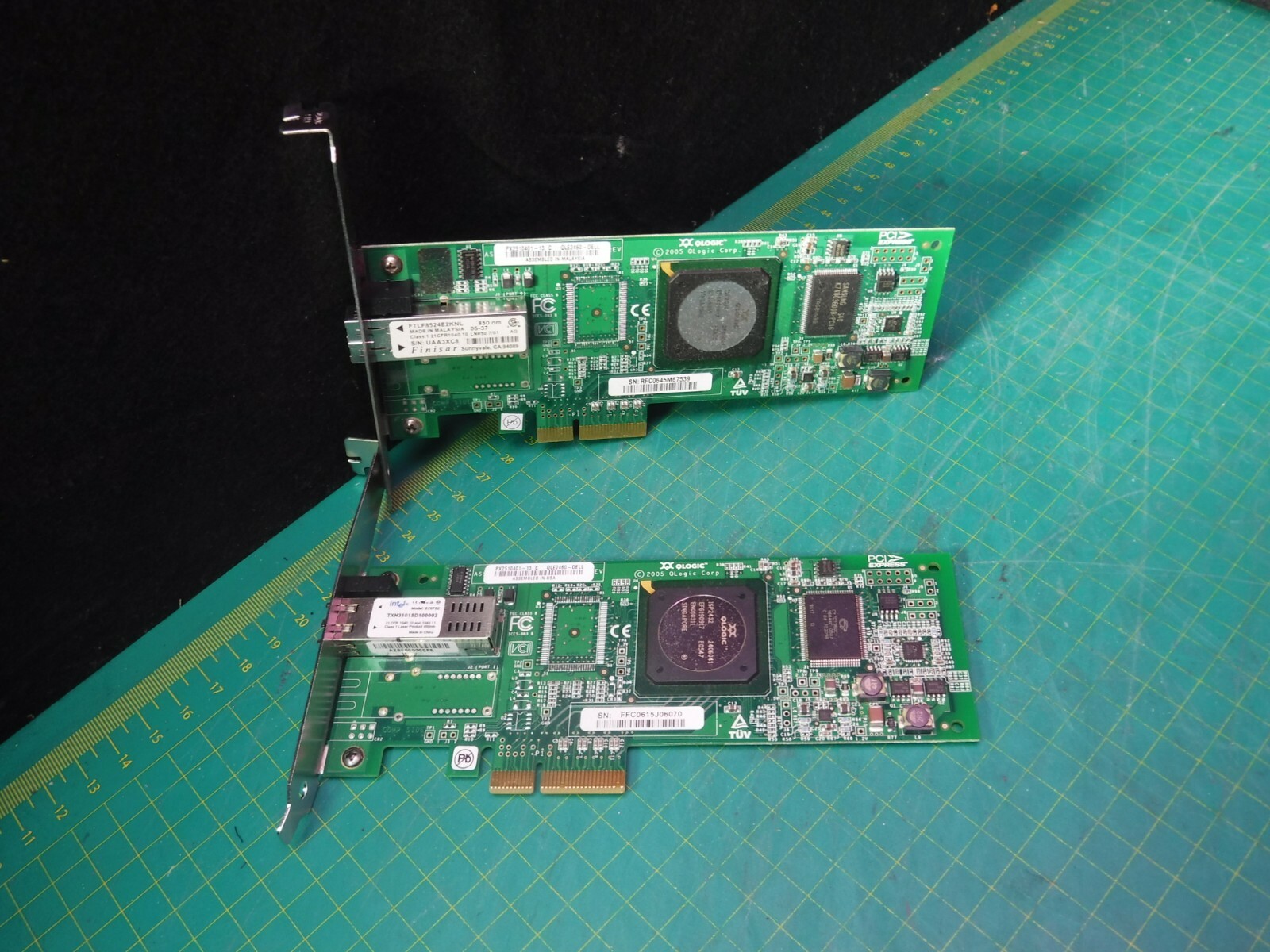 1 LOT (2) QLogic QLE2460 39R6526 PX2510401-24 C PCIe 4GB Fiber Channel ...