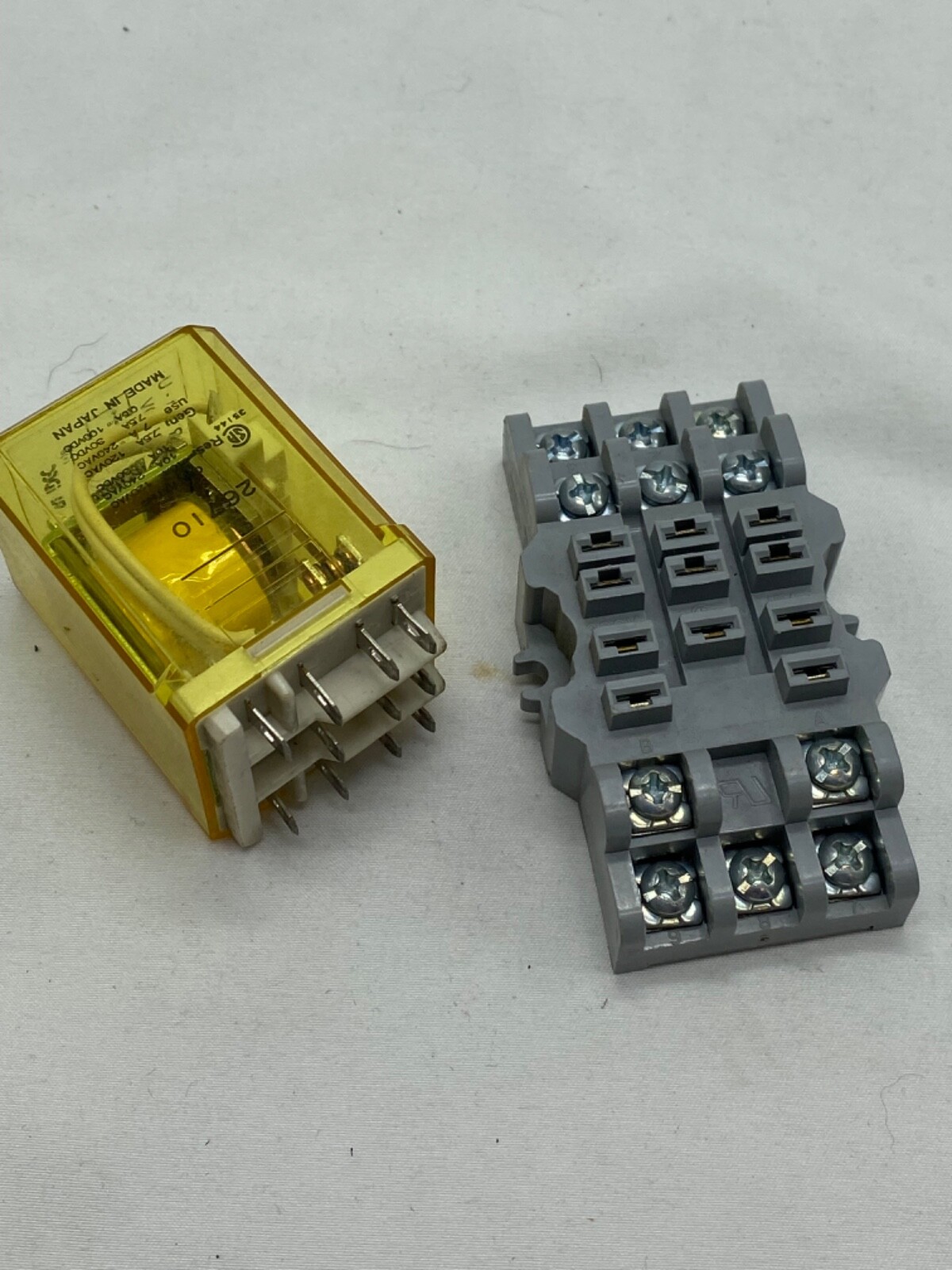 IDEC relay RR3B-U, 120vac coil with socket, 3 pole | eBay