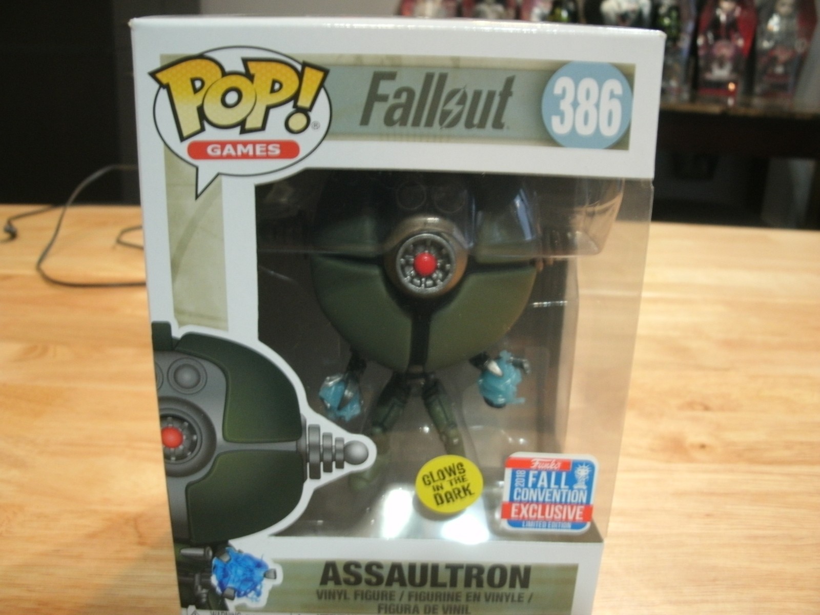 Funko Pop! Fallout #386 Assaultron NYCC 2018 GAMESTOP Exclusive Glow In ...