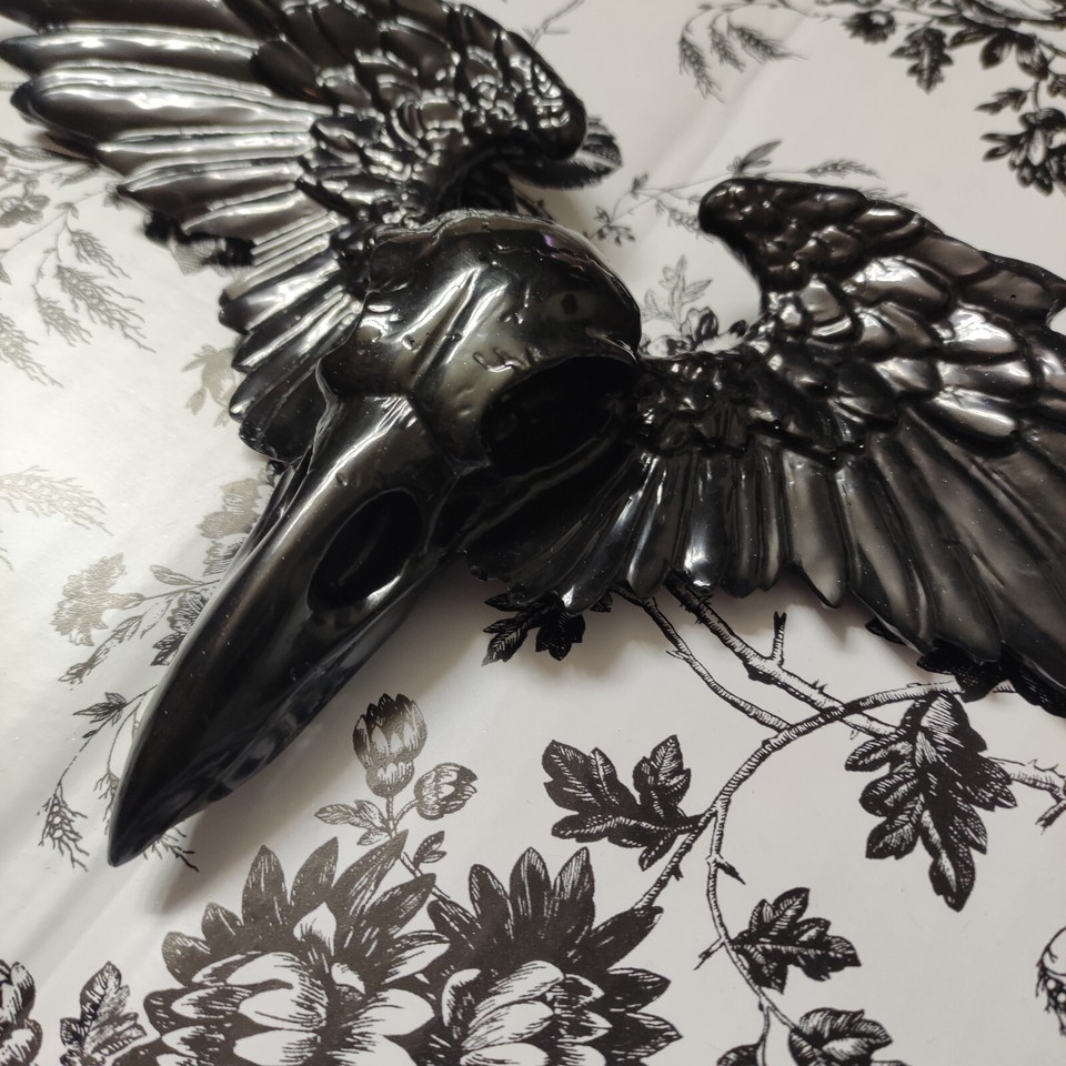 Winged Resin Crow Skull Figurine / 3D Raven Skull Replica Wall Hanging ...