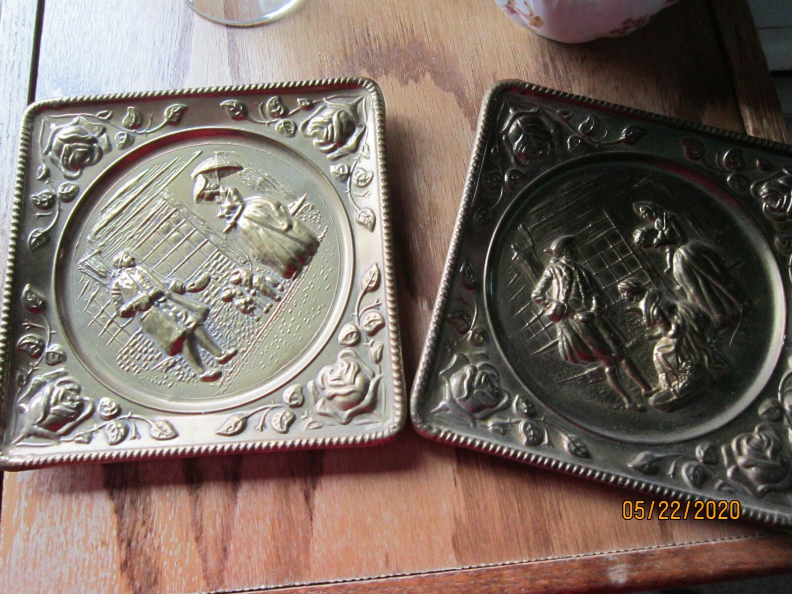 2 Brass Plaques Colonial Victorian Scenes Wall hangings ENGLAND 7x7 ...