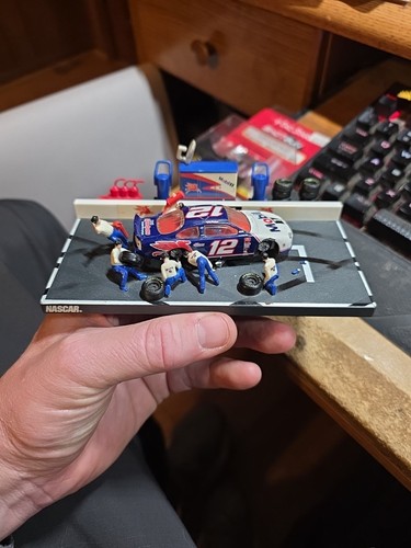 Nascar Jeremy Mayfield #12 Mobil 1 Pit Stop Scene 1/64 Scale Hasbro ...