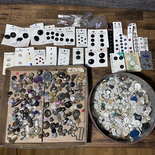 Large Lot Of Vintage Buttons | eBay