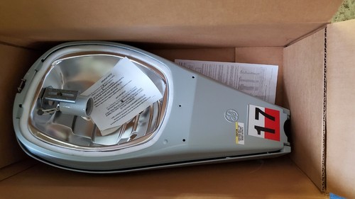 GE M250R2 luminaire 175W PMH-EE 120 208 240 277v Street Light Multi ...
