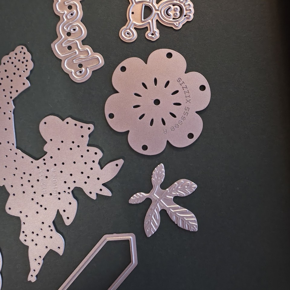 Sizzix Die cutting lot - 140 Cutting Dies 53 SIZZIX Dies Card Making ...