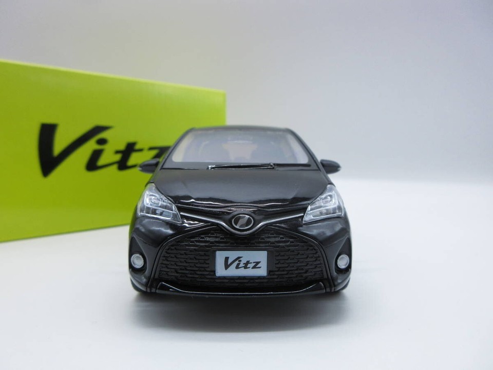 1:30 Toyota 3rd Vitz RS mid term Yaris color sample minicar black mica ...