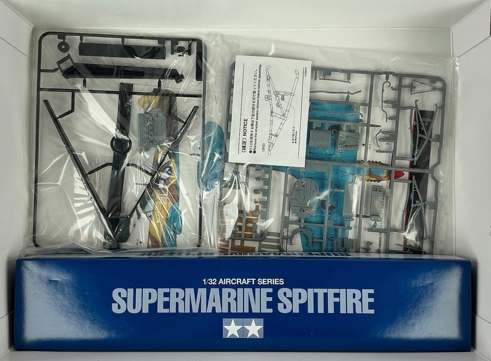Tamiya 60320 Spitfire Mk.VIII 1/32 Scale Kit Open Box Missing Some ...