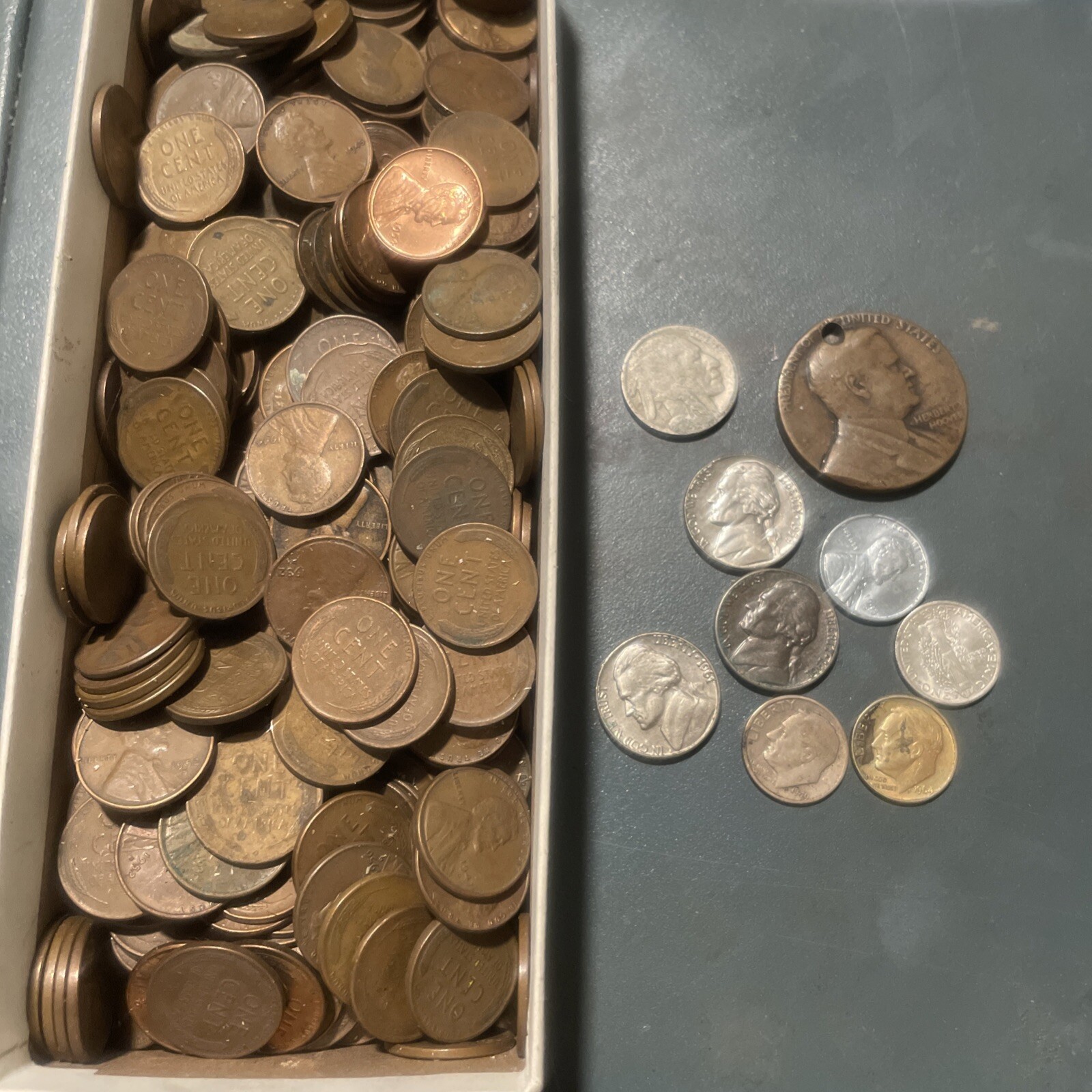 Approx 5 Rolls 450 Lincoln penny Wheat Cents + 3 silver Dimes + Misc ...
