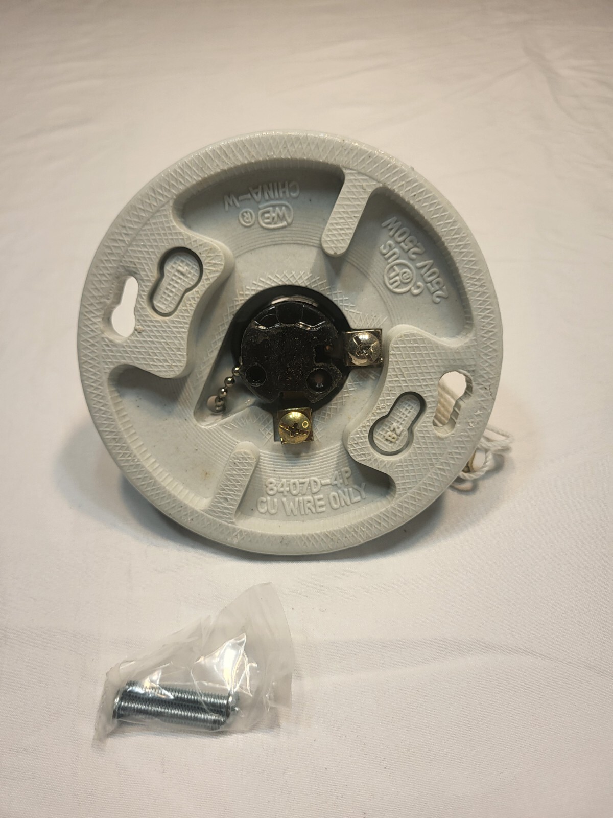 Satco Porcelain Pull Chain Lampholder Medium Base 90-443 White 250W ...