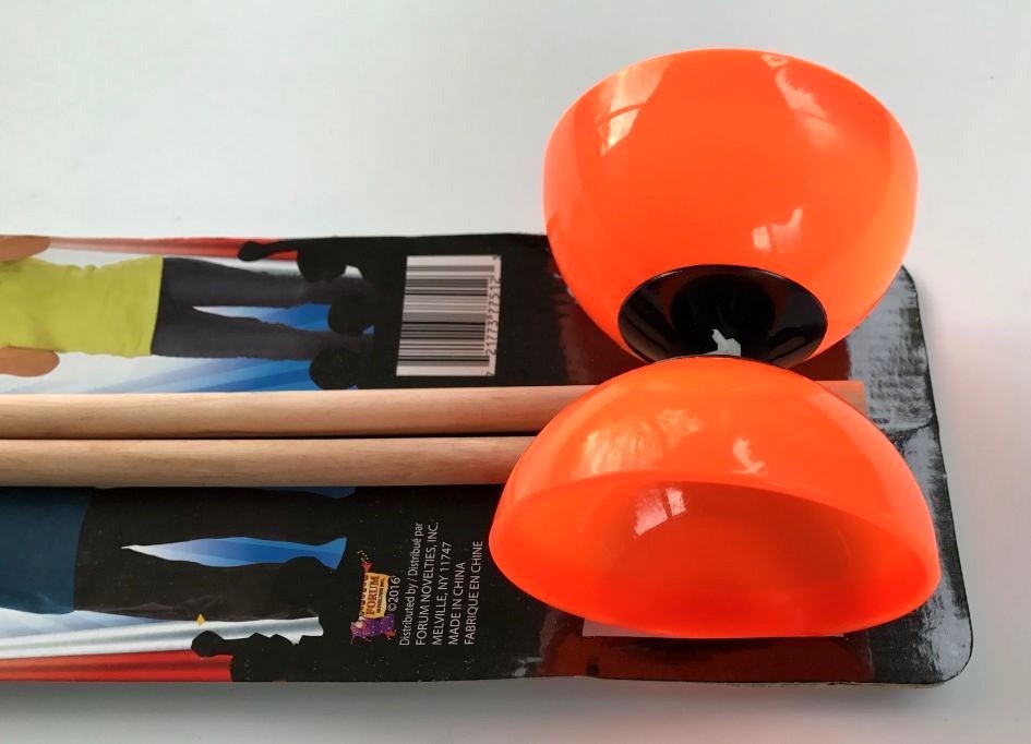 KID JUGGLING DIABOLO Juggle YoYo Chinese Toy Stick Plastic Wood Devil ...