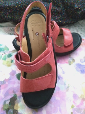 Comfort CLARKS Artisan Salmon Black Women Size 7 M Open Toe Sandals | eBay
