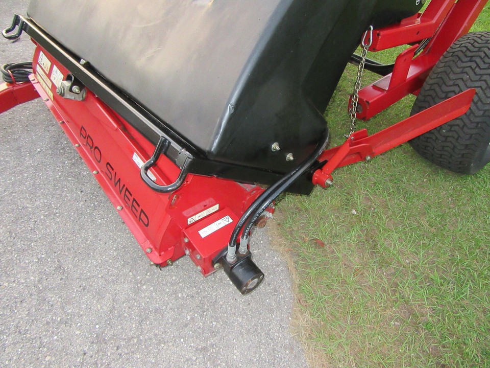 Toro Pro Sweep - Sweeper Debris Cleanup - Model #07066 Hydraulic rotary ...