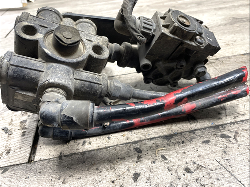 BENDIX ESSEMBLY VALVE T-5019483 AND ABS VALVE Z013356R for sale online ...