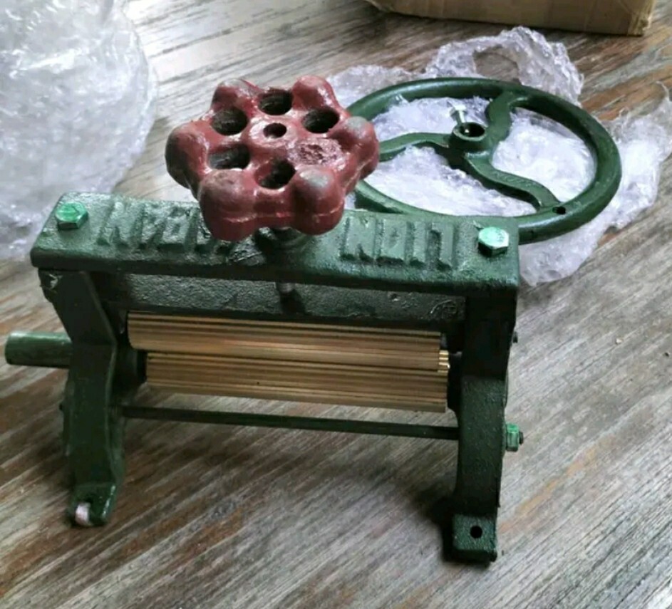 .DrySquid Iron Hand Grinder Press Cast Extractor Sugar Cane Juicer ...