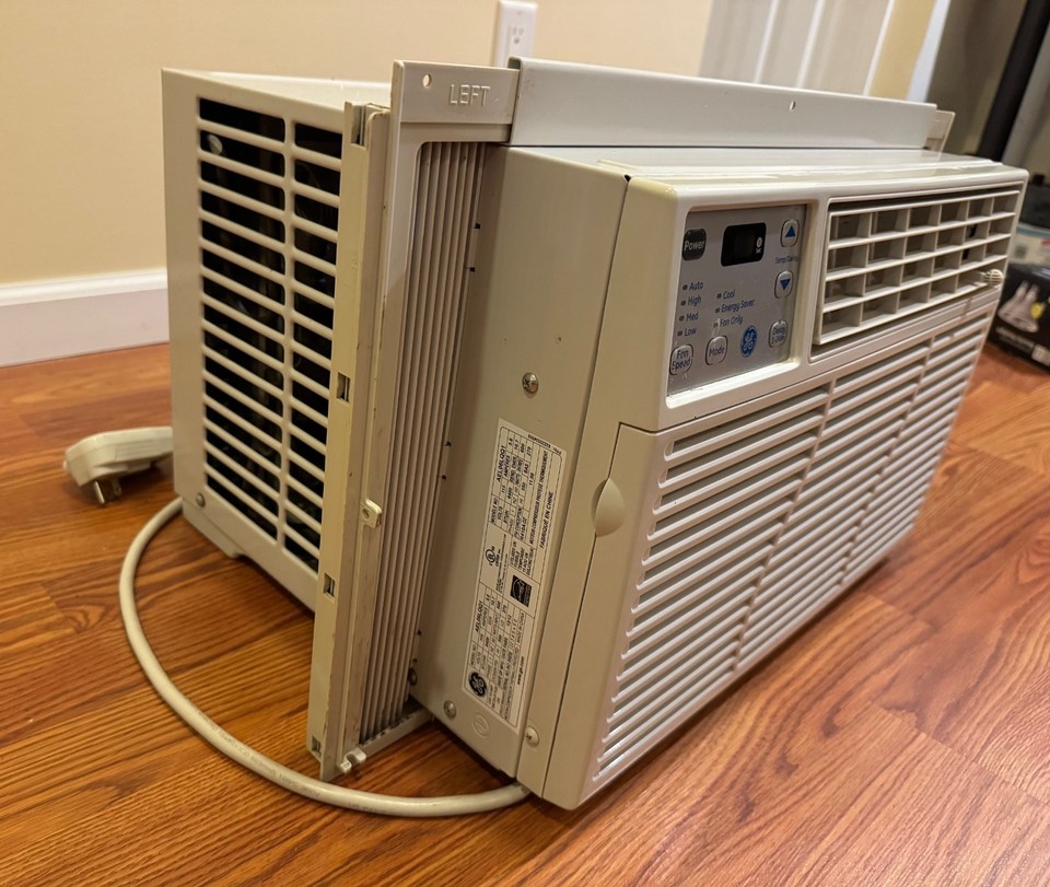 GE 6400 BTU 115-Volt Window Air Conditioner for 250 sq. ft Rooms in ...