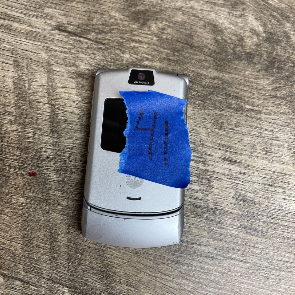 Motorola RAZR V3 Silver 2.2" TFT Color Display Handheld Keypad Flip ...