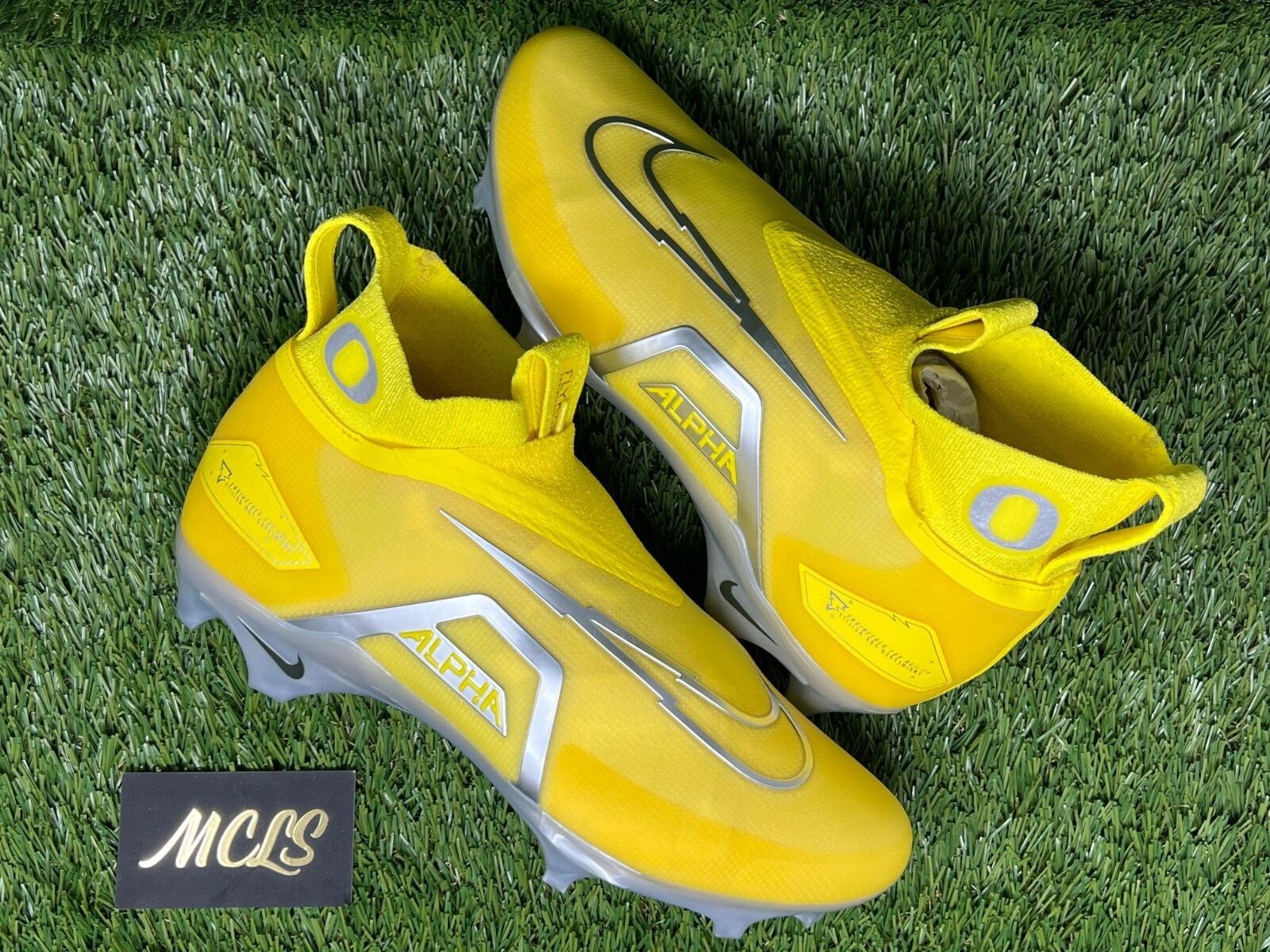Men's Wide Nike Oregon Ducks Alpha Menace Elite 3 Team Issued Football ...