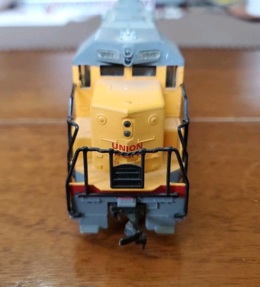 Union Pacific HO Scale 866 Yellow Train Locomotive Bachmann | eBay