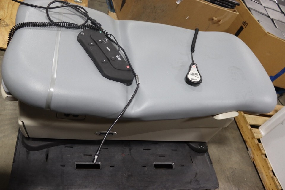 Midmark 625 Barrier Free Bariatric Exam Table / Footswitch & Hand ...