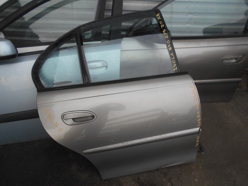 2002 VX HOLDEN COMMODORE SEDAN RHR DOOR SHELL paint code H114-$$245 ...