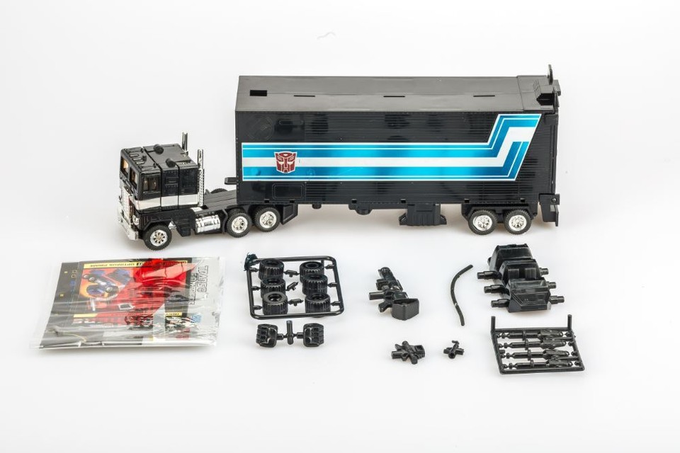 TRANSFORMERS G1 Reissue Optimus Prime boxed or without box Free ...