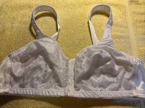 052X03 Just My Size JMS 1107 Front Close Wirefree Bra 42B White FR/SHP ...