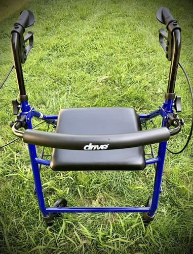 Drive Medical R726BL 4 Wheel Walker with Folding Back and Padded Seat ...