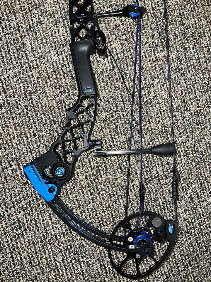 Mathews Monster CHILL R Compound Bow - RH - 65# Max - Mod Installed ...