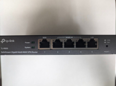 TP-LINK TL-R605 SafeStream Gigabit Multi-WAN VPN Router - Includes AC ...