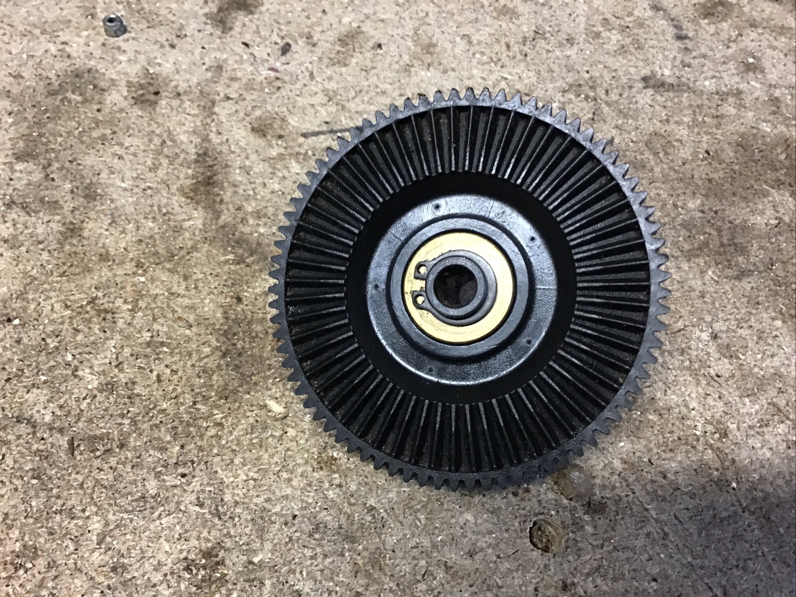 Hirobo Shuttle Plus 30 Main Gear With One Way Hub | eBay