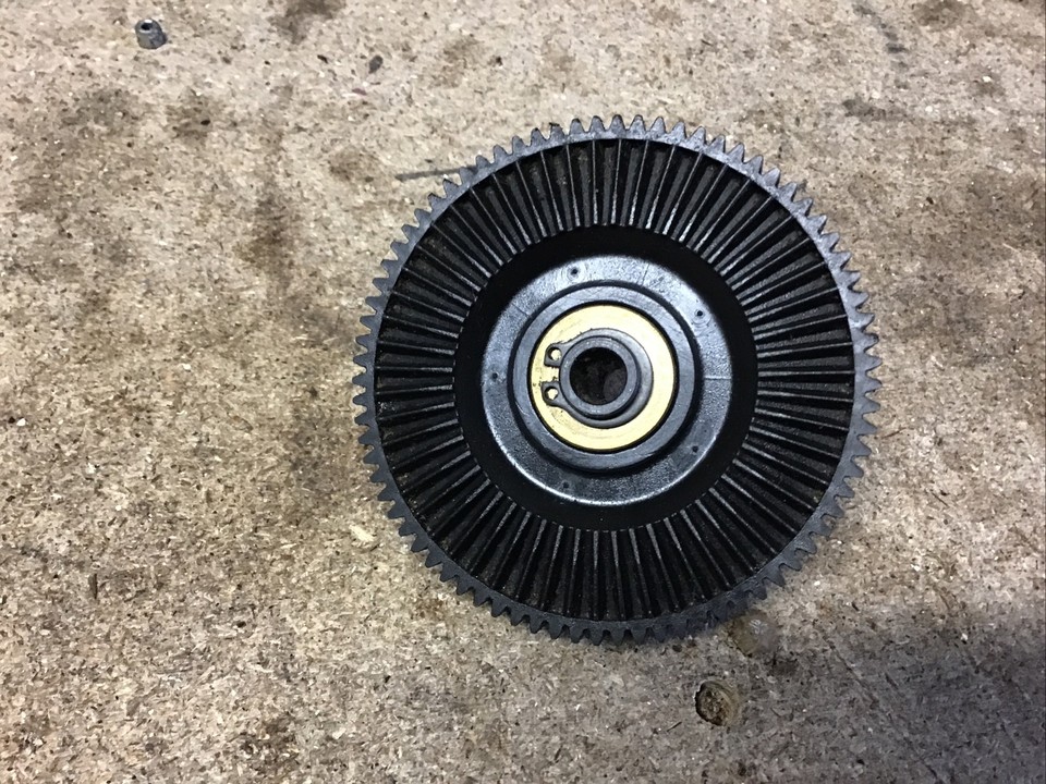 Hirobo Shuttle Plus 30 Main Gear With One Way Hub | eBay