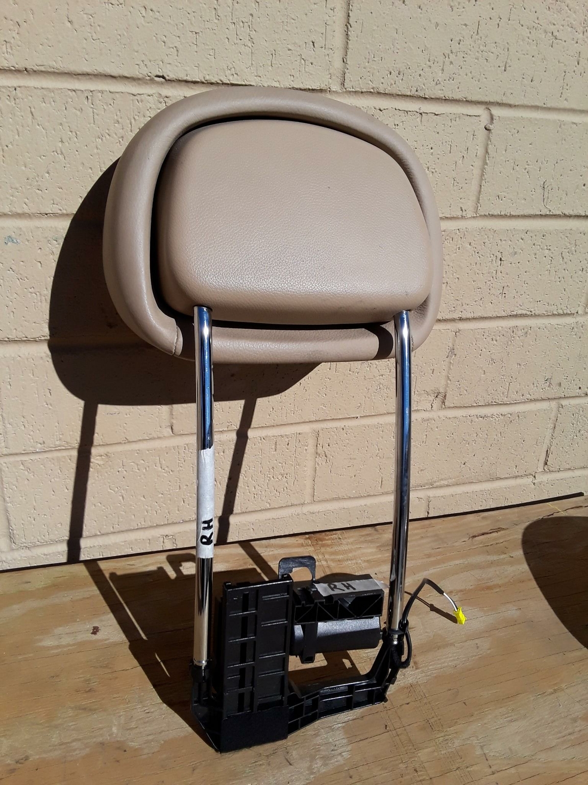 2005-2010 MERCEDES W219 CLS500 FRONT RIGHT SEAT ACTIVE HEADREST & MOTOR ...