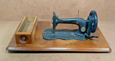 Sewing Machines - Singer Fiddle Base Sewing Machine